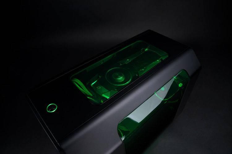 Razer 與 Maingear 合作推出 R2 Razer Edition Gaming PC 水冷套裝電腦 | XFastest News