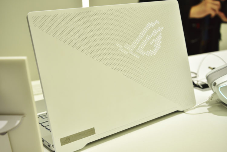 ASUS ROG Zephyrus G14 潮流西風之神 AniMe Matrix 點陣個性化顯示 | XFastest News