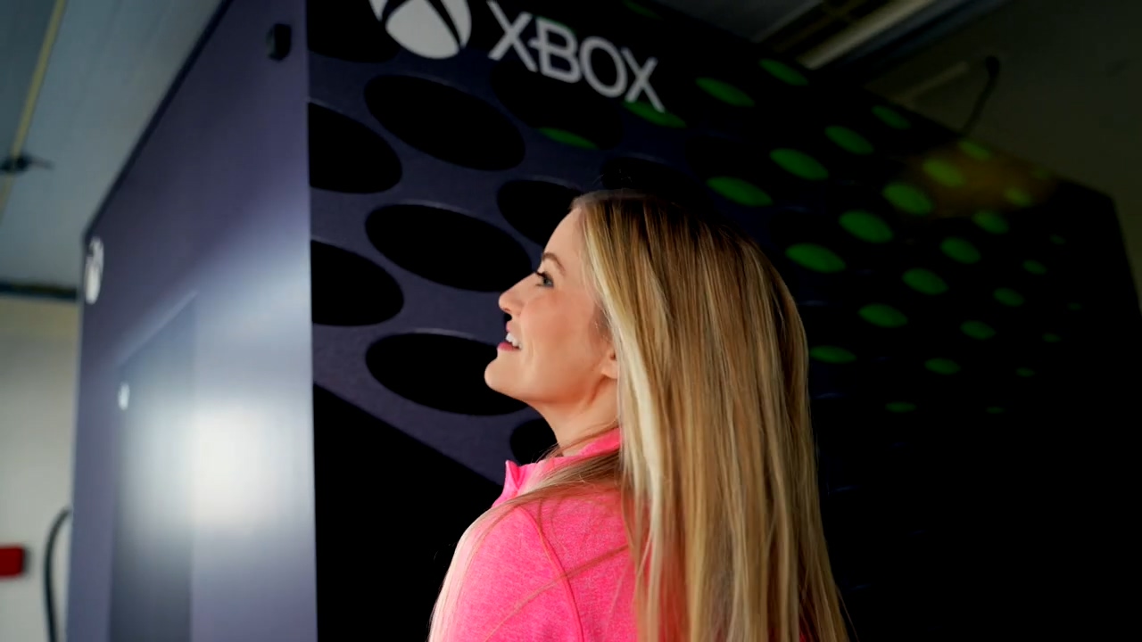 官方玩梗最致命！微軟真的造出了真人大小的 Xbox Series X 冰箱 | XFastest News