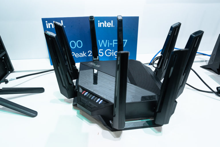 Intel 展示 Wi-Fi 7 無線網卡與路由器以 6GHz 頻段達到 4.49Gbps 傳輸頻寬 | XFastest News