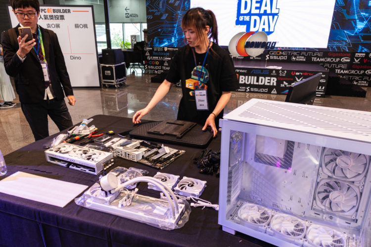 2024 Newegg PC Builder 決戰 COMPUTEX 比拼組裝速度、零組件搭配美感 | XFastest News