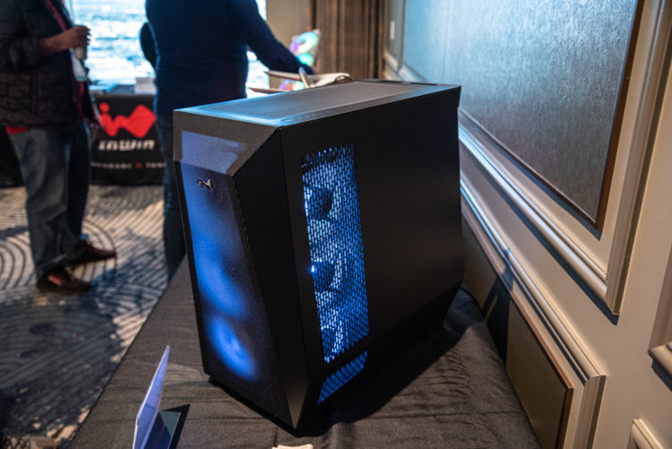 InWin 展出透棱鏡 PRISM 鏡面玻璃機殼與 SHIFT 鋁合金裸測平台 | XFastest News