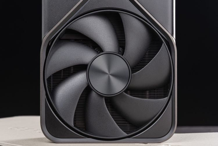 給你一個買「創始版」的理由！NVIDIA RTX 5090 Founders Edition 開箱 | XFastest News