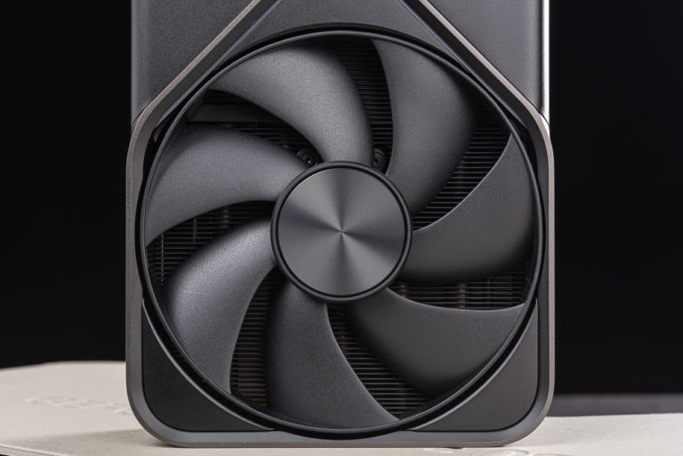 給你一個買「創始版」的理由！NVIDIA RTX 5090 Founders Edition 開箱 | XFastest News